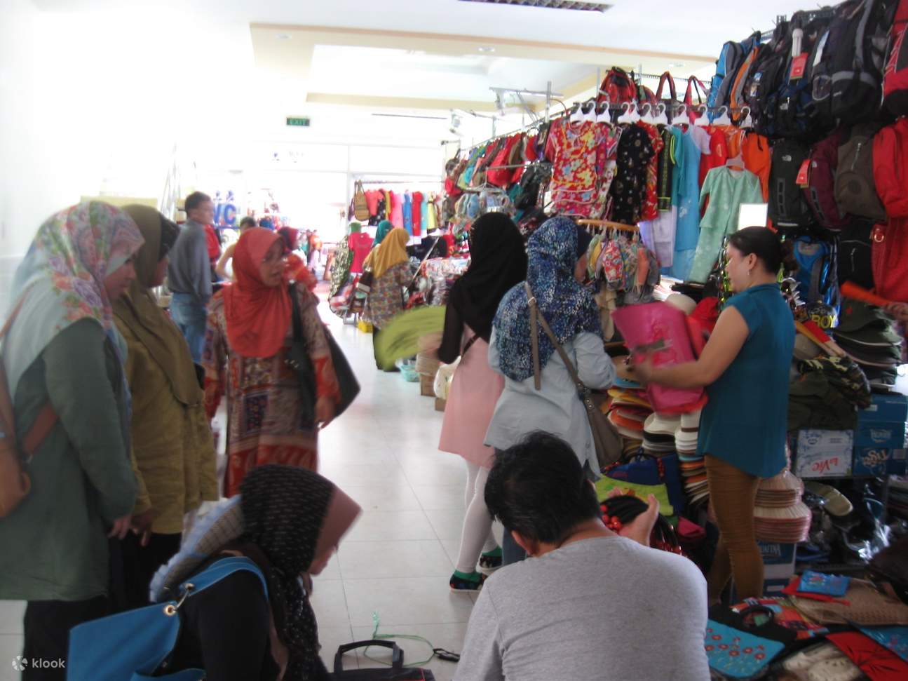 [Muslim Friendly] Cu Chi Tunnels & Wholes Sales Shopping Day Tour ...